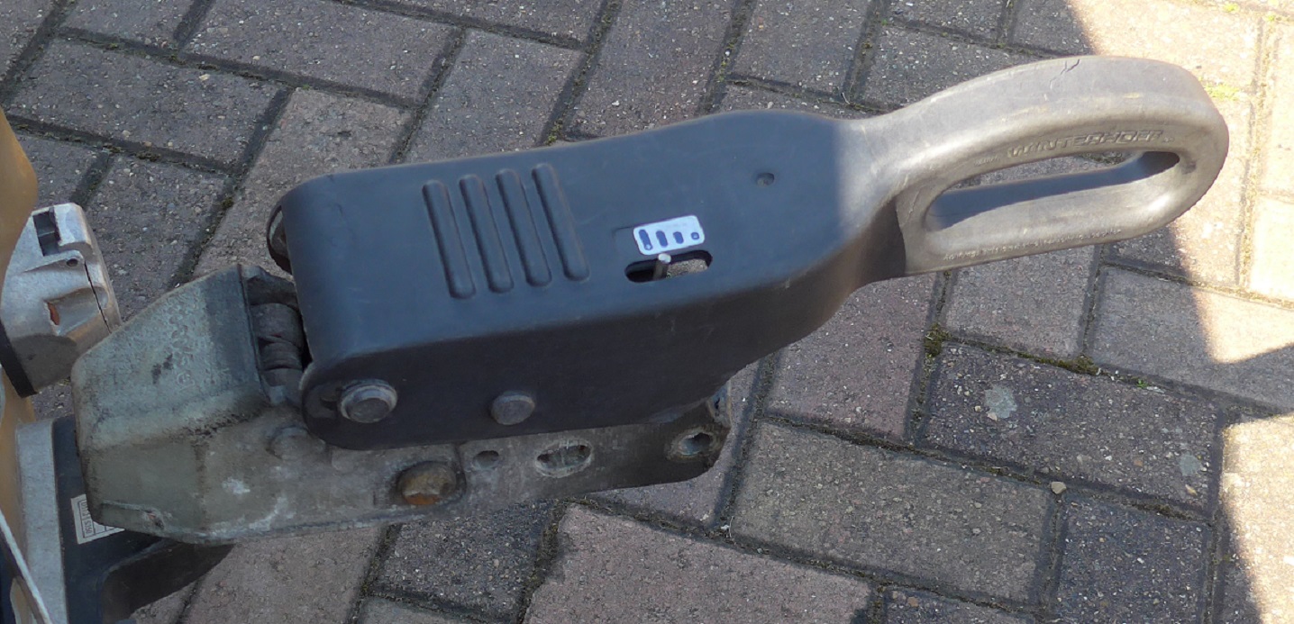 Changing a tow hitch boot. | jondogoescaravanning.com